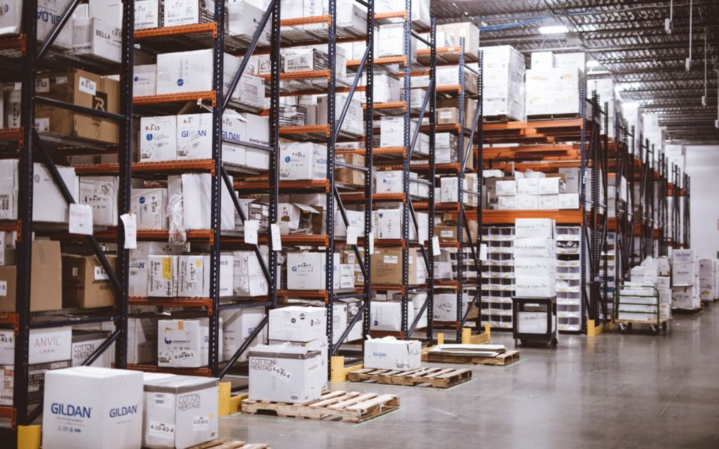 Beyond the Buzz: Dropshipping vs. Reselling Unpacked | Printful