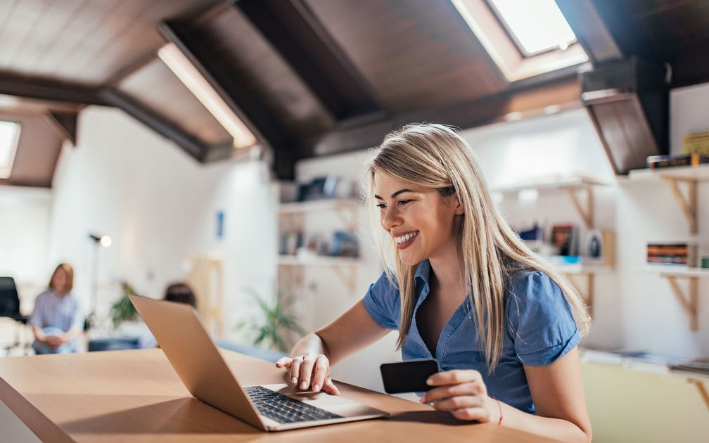 AI pricing models for print-on-demand products: Full guide | Printful