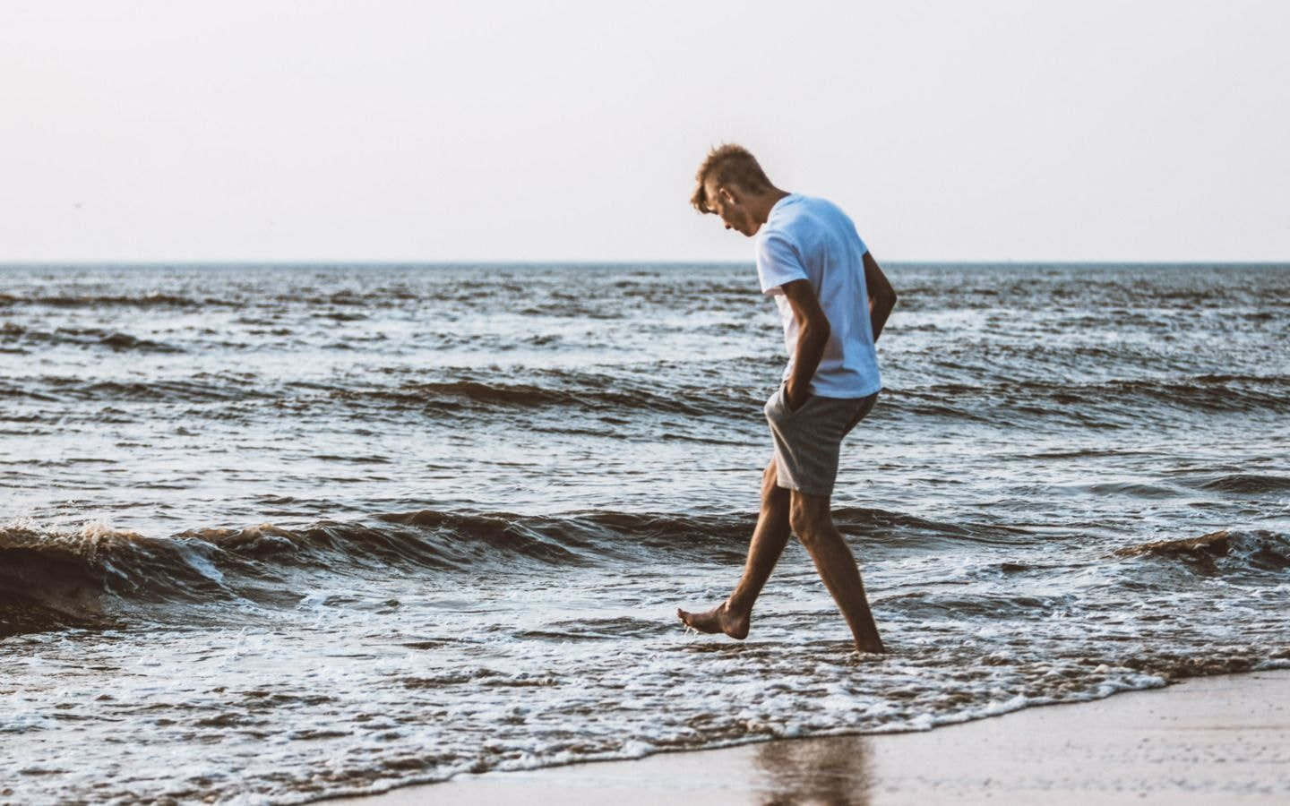 8 Trendiest Summer T-Shirt Colors of 2024 | Printful