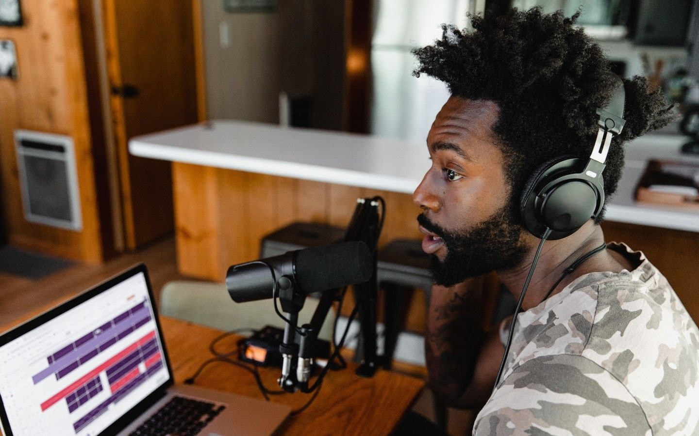 15 YouTuber Merch Stores to Get Inspiration | Printful